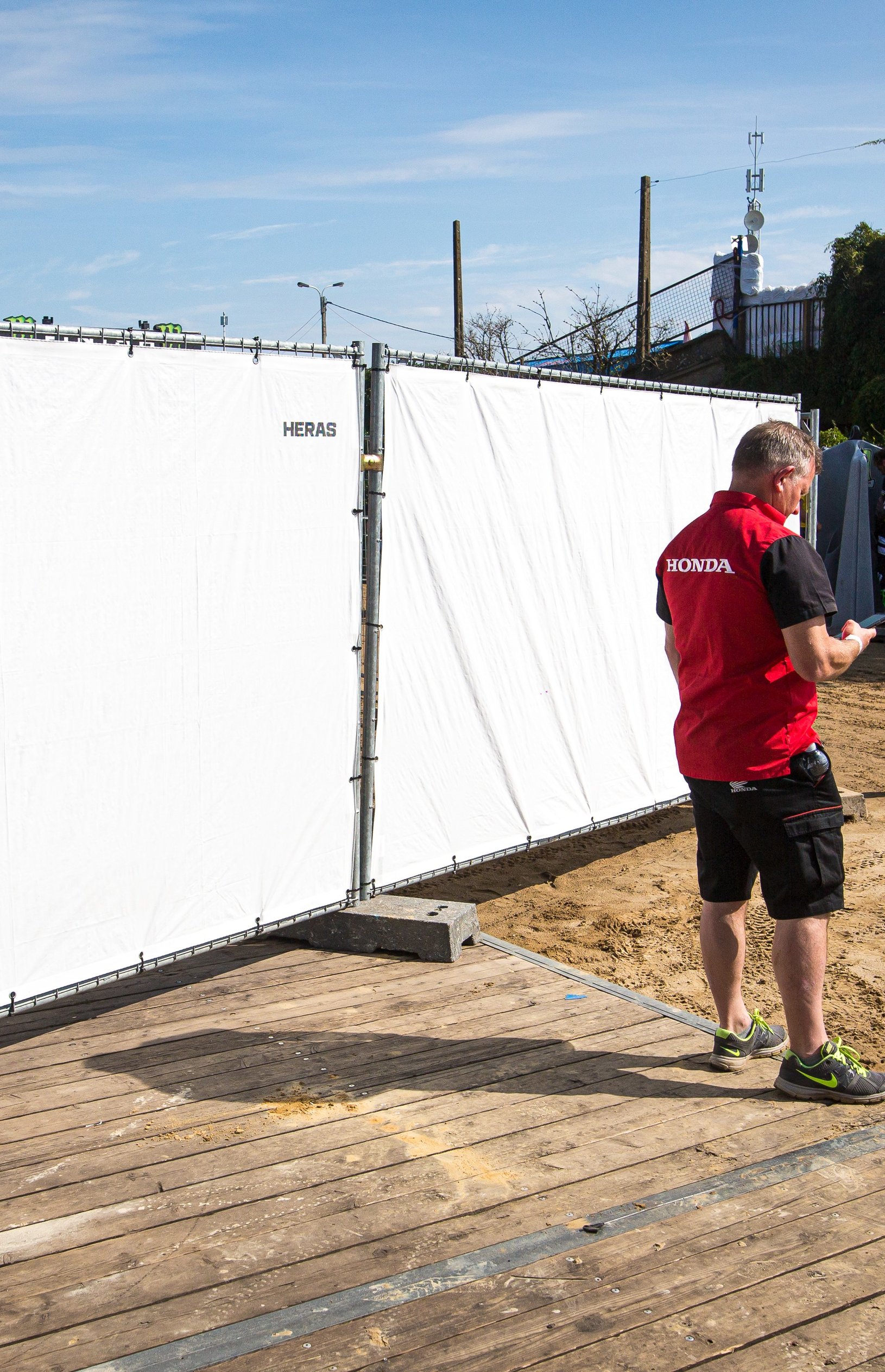 Buy high-quality Heras temporary fences quickly and affordably