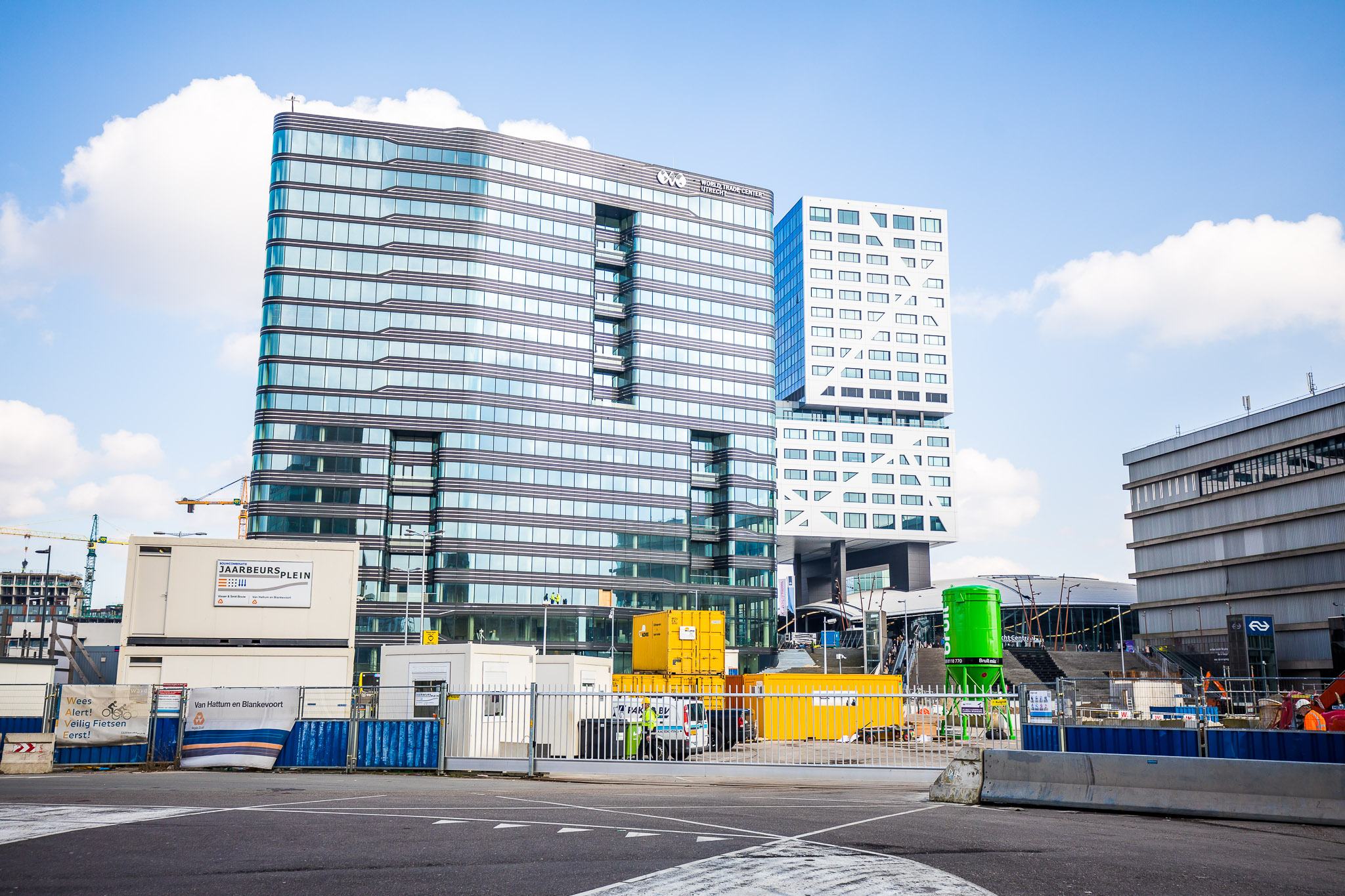 What gates should you select for the entrance of your building site?